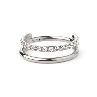 Sublime double anneau en titane avec une rangée de pierres